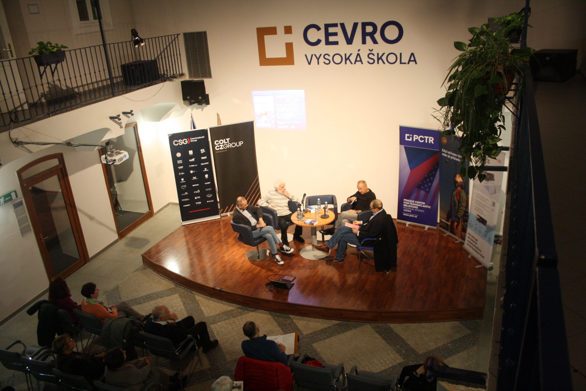 Centrum transatlantických vztahů (PCTR) | Vysoká škola CEVRO Institut